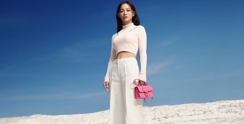 Ide Stylish Glamping di Longchamp Spring/Summer 2023 - The Editors Club ...